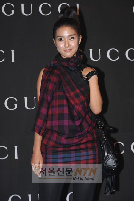 [NOW포토] 김소은 “초미니 의상 잘 어울리나요?” | 나우뉴스